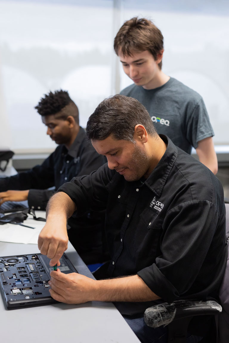 Simon Provencher, Technicien pour l’OPEQ, est passionné par la ...